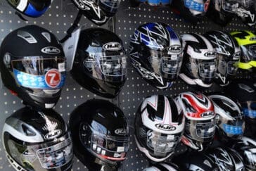 8 Types of Motorcycle Helmets Explained (With Photos) - Lemon Bin ...